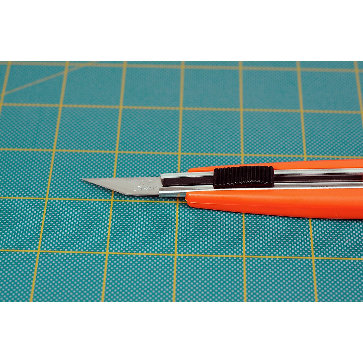 NT Cutter Multi-Use Plastic Cutter with Plastic Cutting Blade and Precision Knife Blade, 1 Cutter (M-500P)