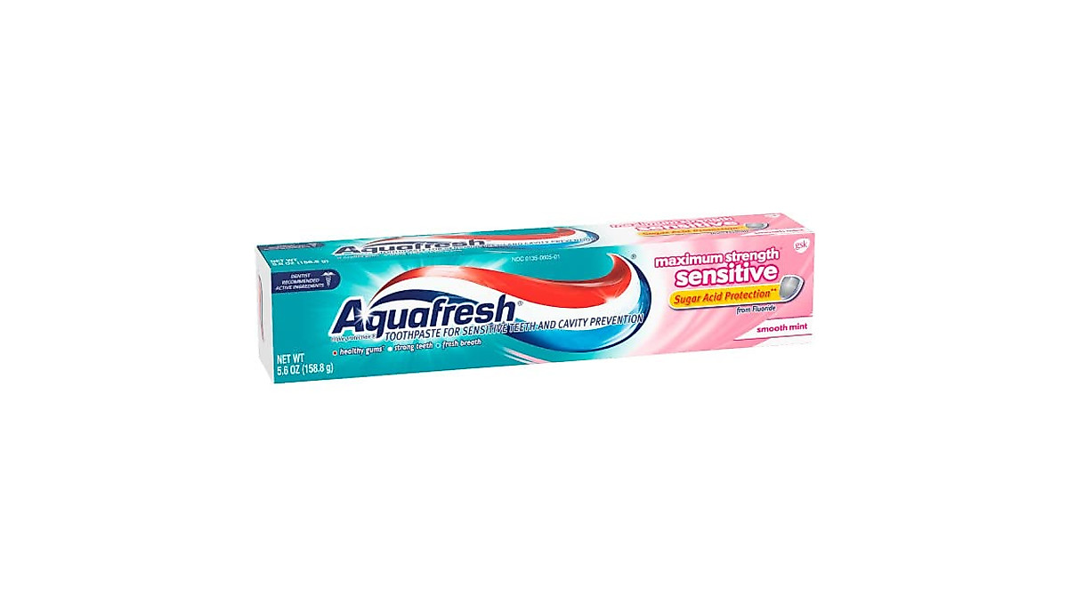 Aquafresh Maximum Strength Toothpaste for Sensitive Teeth, Smooth Mint ...