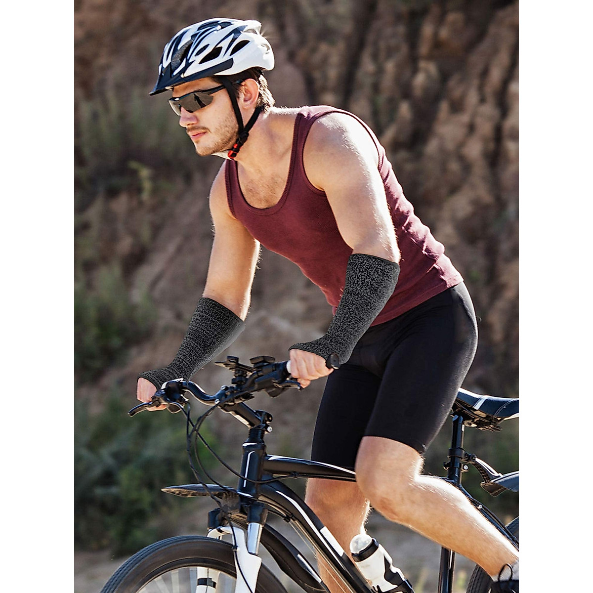 SATINIOR 2 Pairs Cut Resistant Sleeves Protective Arm Sleeves Safety Arms Protection Sleeves with Thumb Hole,for Garden Kitchen (Black, Gray), Medium