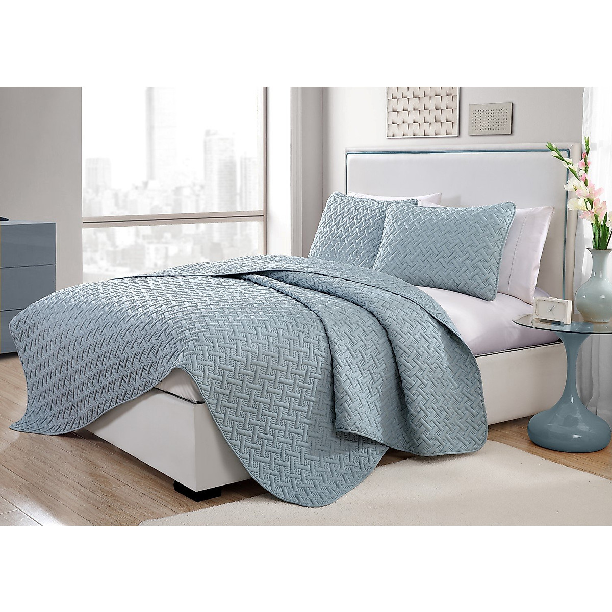 VCNY Home Quilt Super Soft Reversible Bedding Set with Matching Shams, Full/Queen, Nina Blue