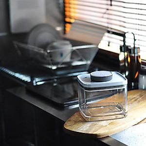 Ankomn Turn-N-Seal vacuum/airtight moisture prevent storage container perfect for Coffee Teas Rice Nuts Medicine (1.5quart)