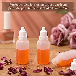 Umigy 200 Pcs Dropper Bottles Empty Eye Dropper Bottle Small Liquid Plastic Container Portable Squeezable Eye Liquid Dropper with Caps and Plug for Oil, Eye Liquid Storage (20 ml)