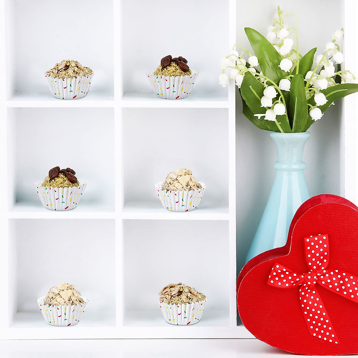 600 count Icing Design Mini Cupcake Liner Baking Cups Paper Small Candy Cups Making Supplies White Baking Cupcake Liner Supplies Holiday Muffin Chocolate Making Wrappers Liner Supplies Candy Paper