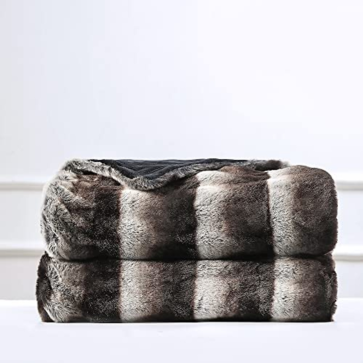inchgrass Luxury Soft Faux Mink Fur Throw Blanket Shaggy Plush Elegant Weighted Handmade Thick Blanket for Sofa Chair Couch Living Bedding (50"x60", Grey Chinchilla)