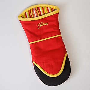 Fiesta Puppet Mitt I Color: Scarlet