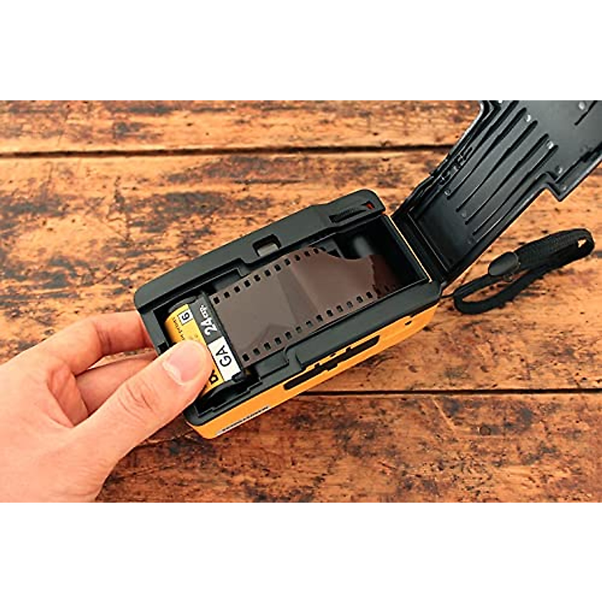 Kodak M35 35mm Film Camera, Reusable, Focus Free, Easy to Use, Build in Flash and Compatible with 35mm Color Negative or B/W Film (Film and AAA Battery NOT Included) by (Yellow)