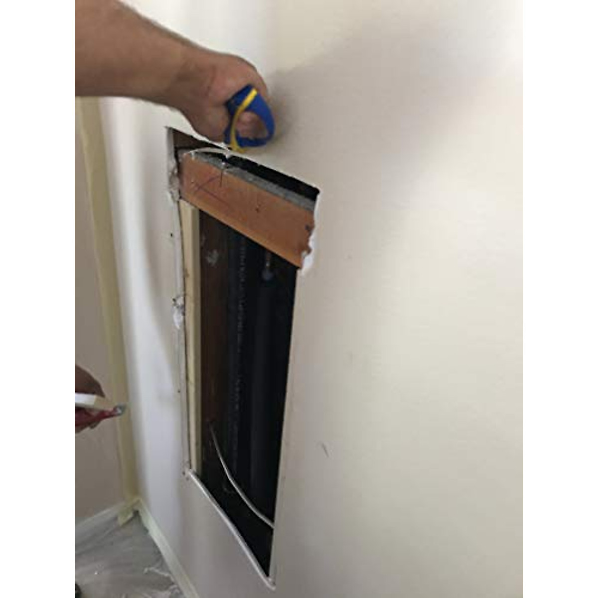 Safe-Grip Retractable Comfort-Grip Box Cutter Utility Knife, Protects Knuckles 6-3/4” Long