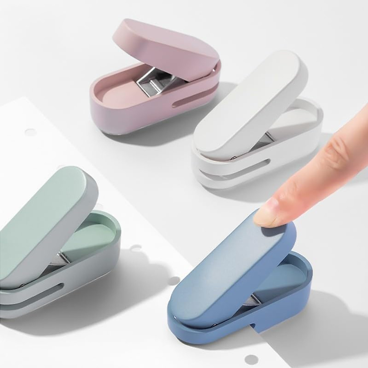 Mini Small Hole Puncher Pink Color, 10 Sheet Paper Hole Puncher Capacity Single Hole Puncher for Office Use Or Gift for Students (Pink)