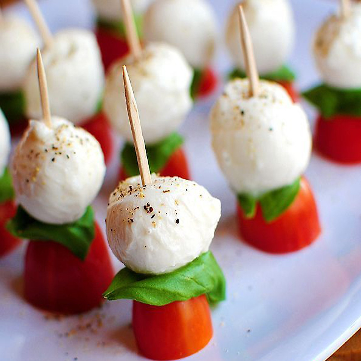 1000 Pieces Premium Bamboo Wooden Toothpicks - For Personal Hygiene, Disposable Appetizer Skewers, Cocktail Sticks or Arts & Crafts - by Mobi Lock