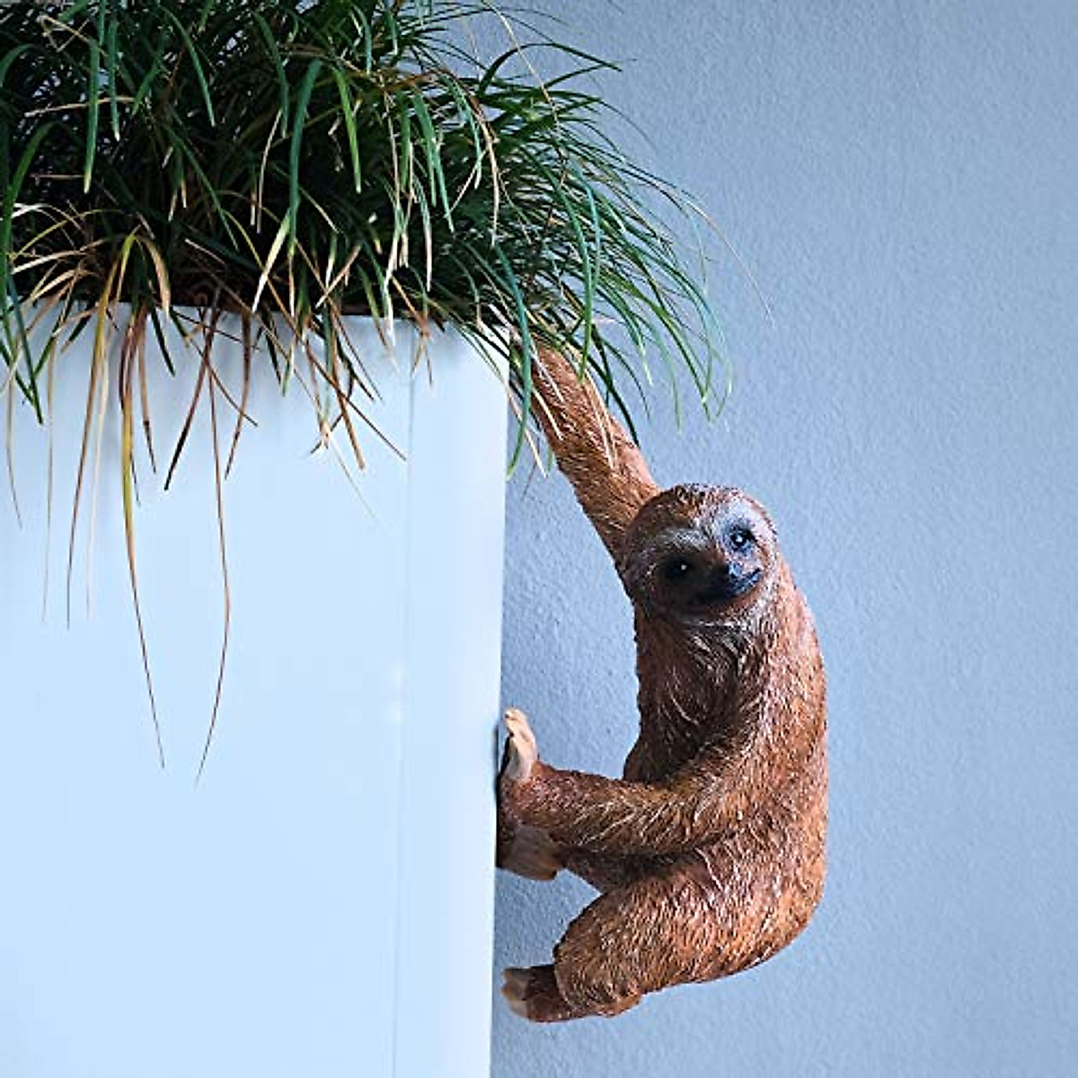 BELLA HAUS DESIGN Sloth Fence Hanger - Outdoor Hanging Sloth Statue- Detailed Garden Decor for Wall, Patio, Porch, Fence, Window