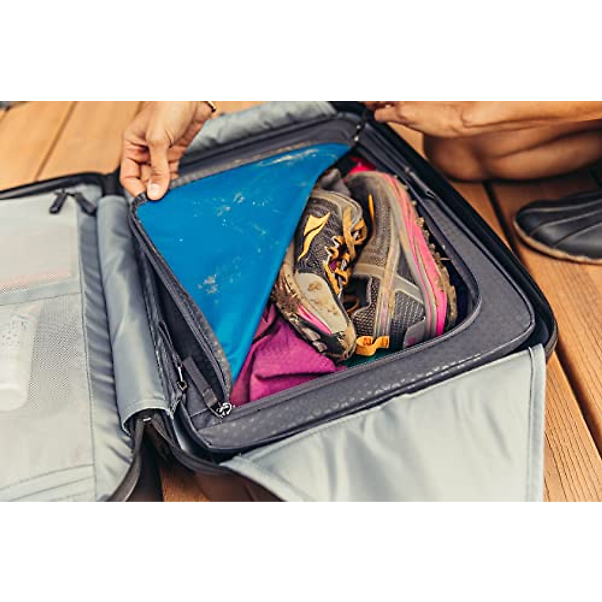 Gregory Mountain Products Quadro Pro Hardcase, 22, Dark Forest