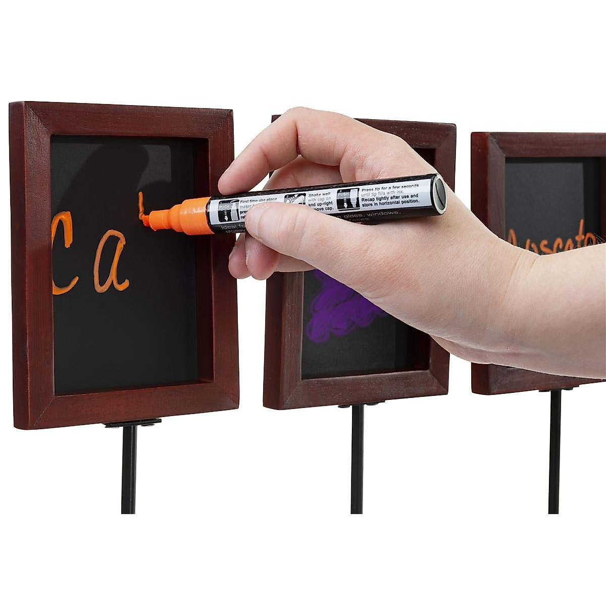 Displays2go Countertop Wine Bottle Sign Display, 3 Chalkboards – Mahogany (WINCNTCHK3)