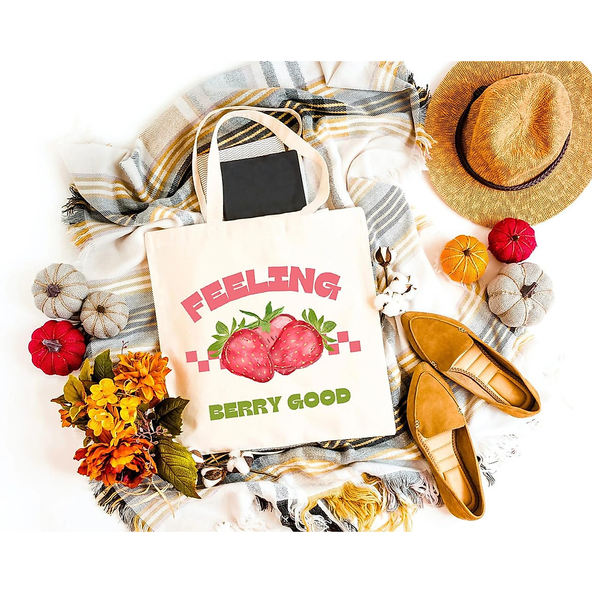 GXVUIS Feeling Berry Good Canvas Tote Bag for Women Aesthetic Cute Strawberry Reusable Grocery Shopping Bags Girls Gifts White