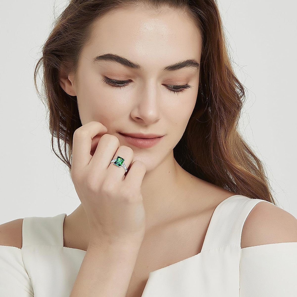 Yaresul 3.5ct Women's Green Emerald Ring for Women 925 Sterling Silver Emerald Engagement Ring for Women May Birthstone Rings Paved Cubic Zirconia Wedding Rings Size 8