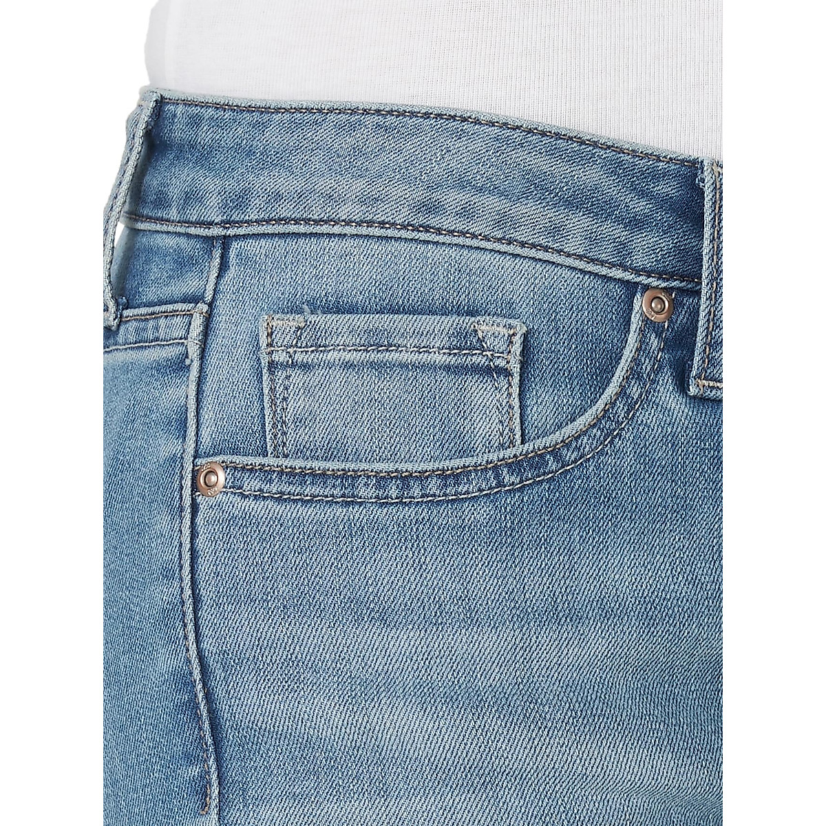 Lee Women's Legendary Mid Rise Straight Leg Jean Anchor 12 Short