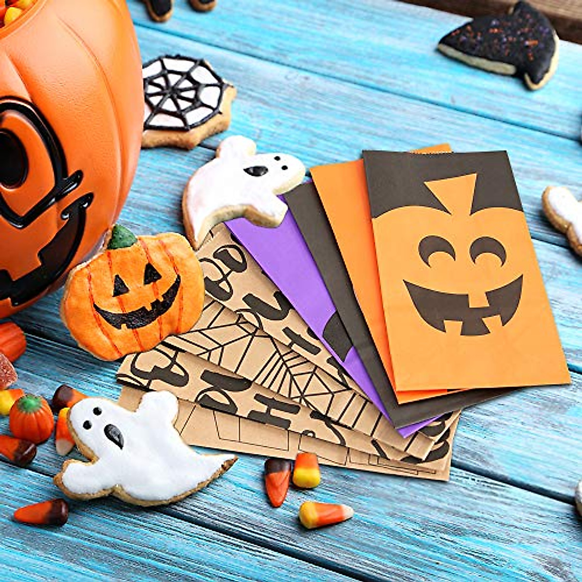Kalolary 40Pcs Halloween Trick or Treat Goody Gags in 8 Designs, Paper Gift Bags Party Favor Candy Bags with 60Pcs Trick-or-Treat Stickers for Halloween Decoration