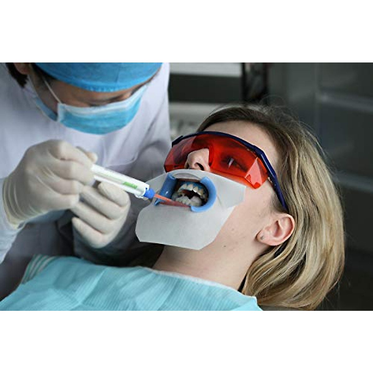 BEYOND FLEXIBLUE Comfort Cheek Retractors | Disposable Dental Cheek Retractors | Plastic Mouth Opener - Medium 10pk