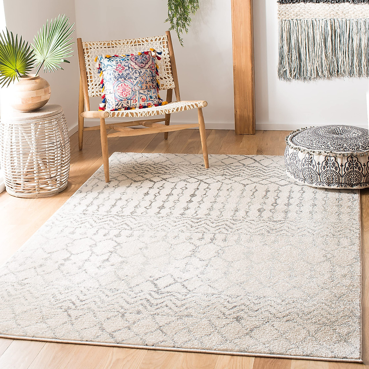 SAFAVIEH Tulum Collection Area Rug - 6' x 9', Ivory & Grey, Moroccan Boho Distressed Design, Non-Shedding & Easy Care, Ideal for High Traffic Areas in Living Room, Bedroom (TUL270A)