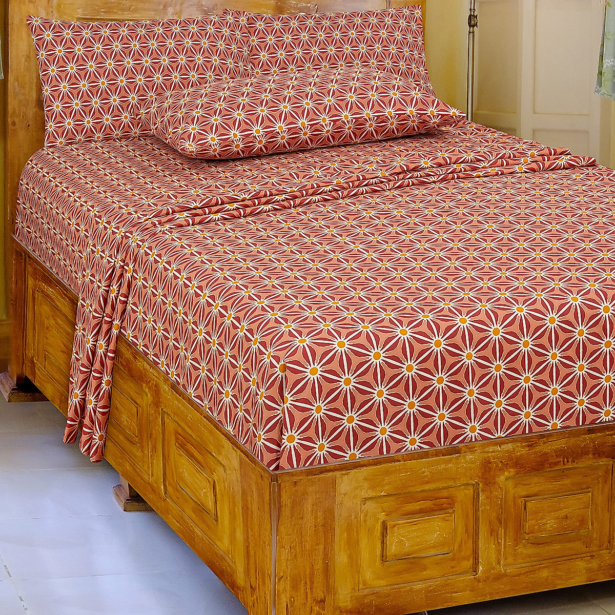 Royale Linens 300 Thread Count Printed 100% Cotton 4 Piece Full Bed Sheet Set - Sheet Set - 1 Fitted Sheet, 1 Flat Sheet, 2 Pillow case - Fade Resistant Luxury Full Size Sheet Set (Full, Printed Pink)