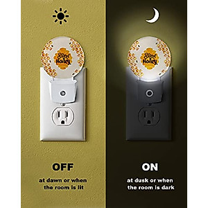 ILYBEEN Farm Sweet Honey Bee with Honeycomb LED Night Lights Plug-in Nightlight with Auto Dusk to Dawn Sensor, Hexagon on Burlap Cotton Round Lamp for Bedroom,Hallway,Bathroom
