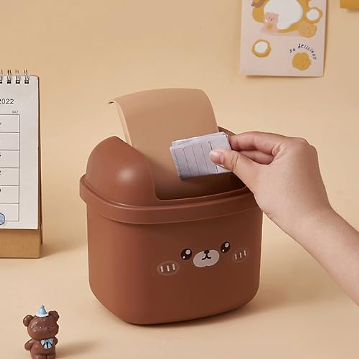 Benshukam Mini Trash Can with Lid Countertop Garbage Bin Tiny Desktop Waste Garbage Bin with Swing Lid for Bathrooms, Kitchens, Offices, Waste Basket(Brown)