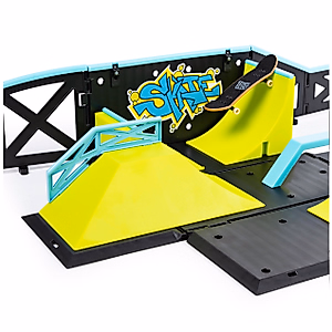 Tech Deck, Transforming SK8 Container Pro Modular Skatepark with Exclusive Fingerboard, Kids Toy for Ages 6 and Up (Styles May Vary)