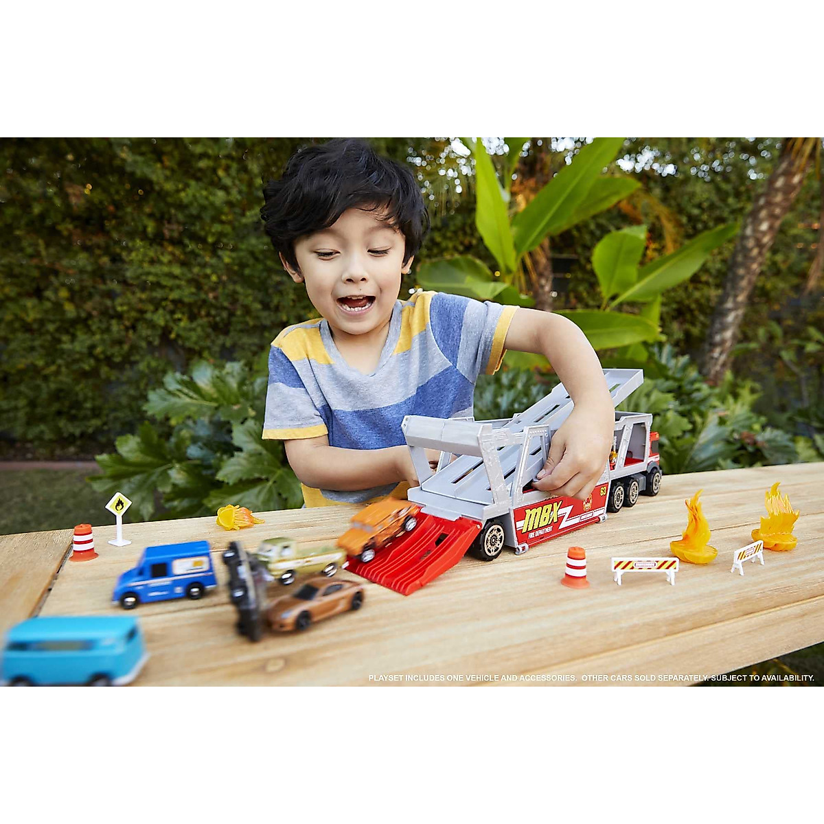 Matchbox Toy Cars, Fire Rescue Hauler Playset with 1:64 Scale Fire Truck & 8 Accessories, Storage for 16 Vehicles