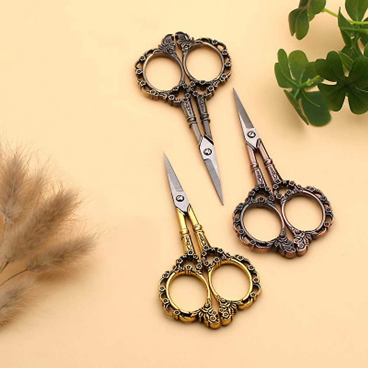 Professional Manicure Scissors, EBANKU Vintage Stainless Steel Cuticle Precision Beauty Grooming for Nail, Facial Hair, Eyebrow, Eyelash, Nose Hair (Gold)