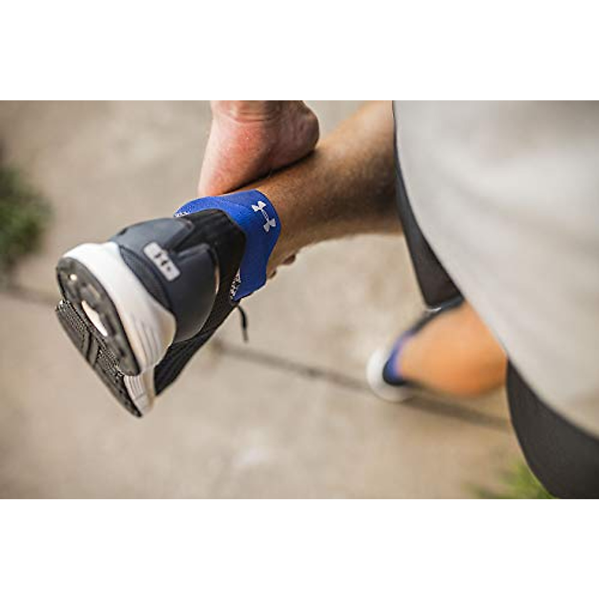 Under Armour Unisex-Adult Run Cushion No Show Tab Socks, Multipairs , White/Pitch Gray (1-Pair) , Medium