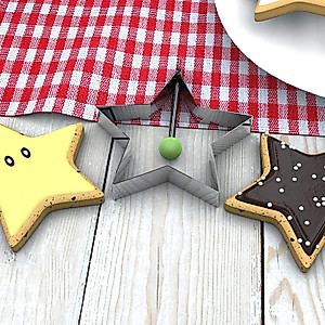 God's kitchen 5 pcs Non stick Ring Molds for Making Cakes, Pancakes, Meatloaf, Biscuits, Fried Egg Ecofriendly Stainless Steel Easy to Clean and Use 5 Different Shapes Great Kitchen Tool