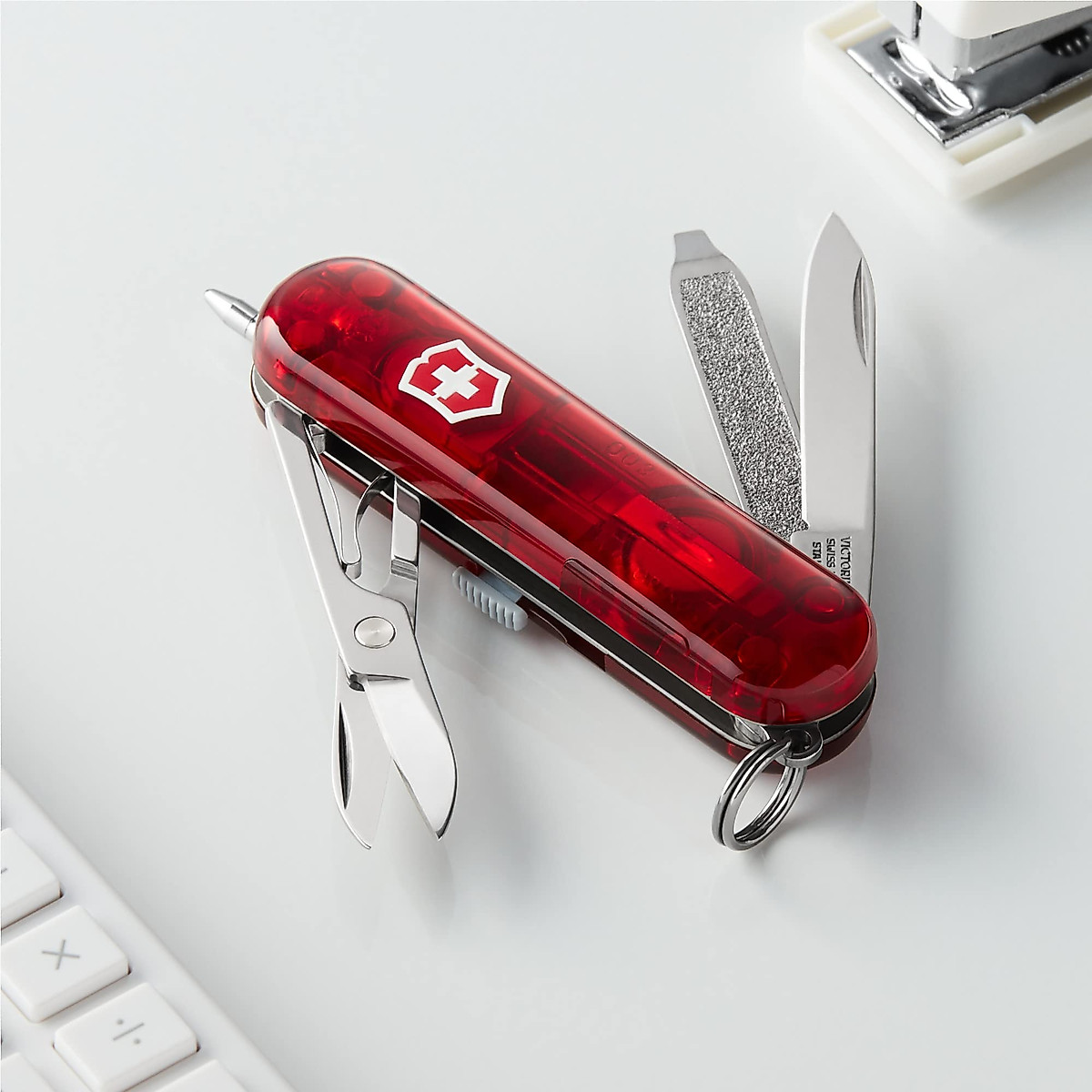Victorinox Signature Lite Swiss Army Knife, Compact, 7 Functions, Swiss Made Pocket Knife with Pressurized Ballpoint Pen, LED and Key Ring - Ruby