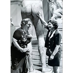 Avanti Press Women Touching Statue Funny/Humorous Feminine Birthday Card for Woman/Her