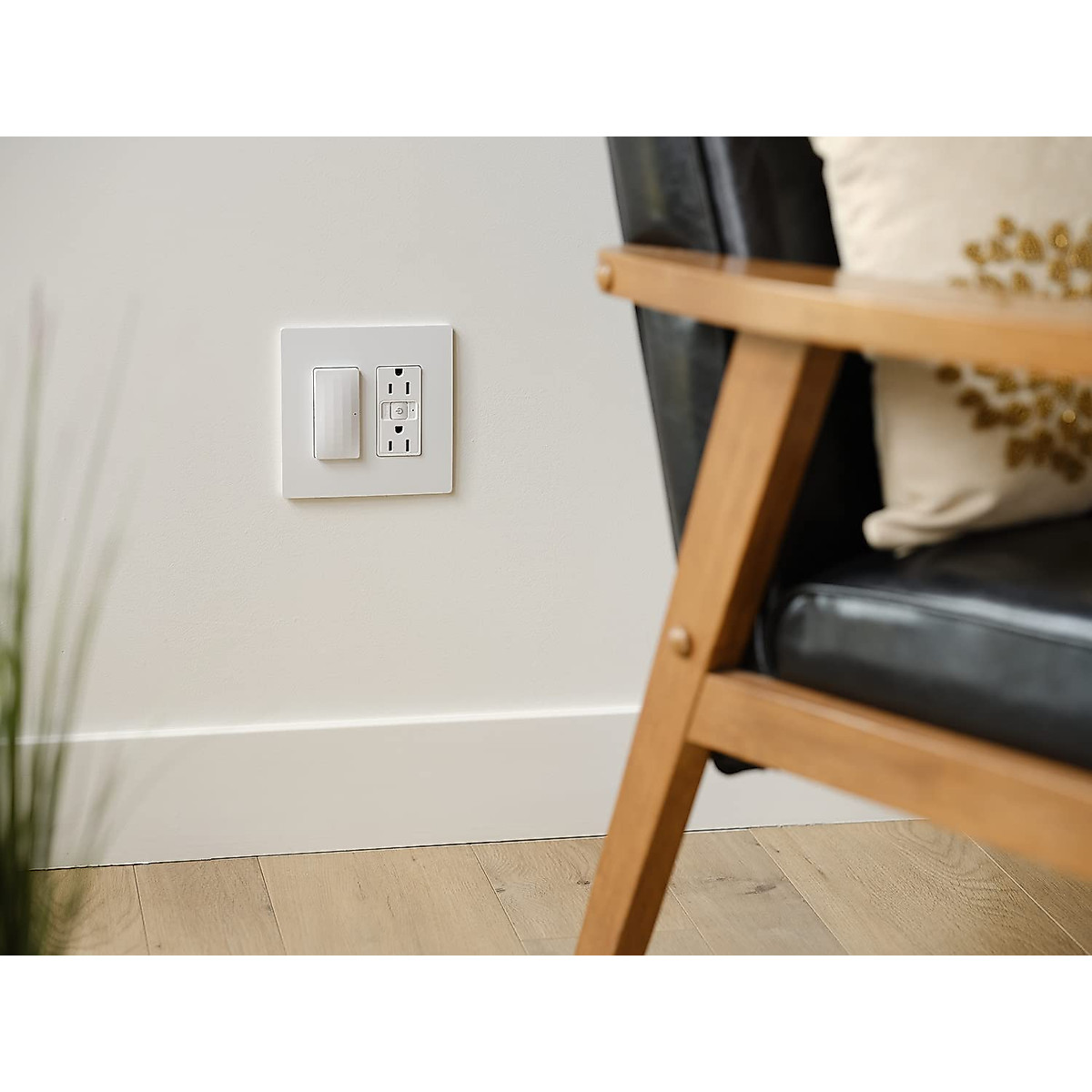 Legrand Radiant WNRH2WH Smart Gateway with Netatmo, Surface Mount, Compatible with Alexa, Google Assistant & Apple HomeKit, White (1 Count)