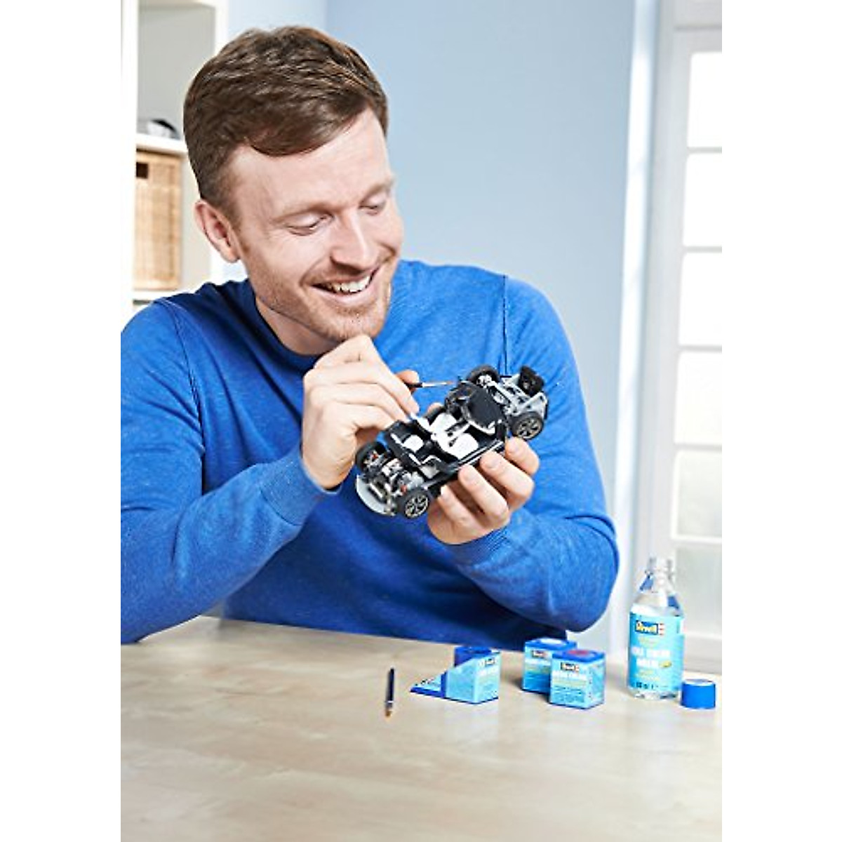 Revell Germany 1/24 BMW I8 Model Kit