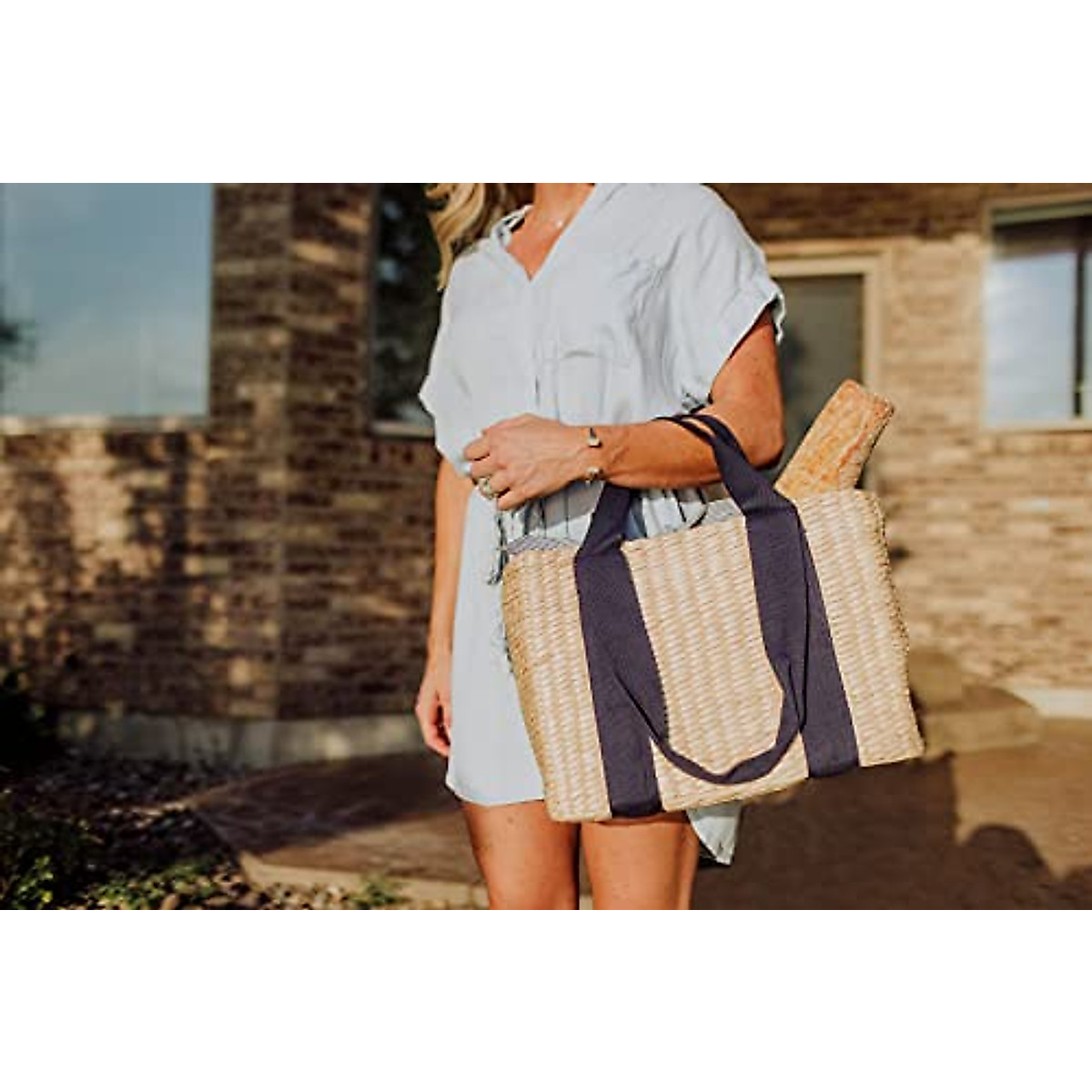 PICNIC TIME - Parisian Picnic Basket - Seagrass Picnic Basket, (Beige with Navy Blue Accents)