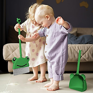 KUYYFDS Kids Cleaning Set Broom and Dustpan Set 2Pcs/Set PP Cute Cartoon Frog Pattern Toddler Broom Odor-Free Hanging Smooth Handle Washable PET Brush Kids Broom for Home Kindergarten