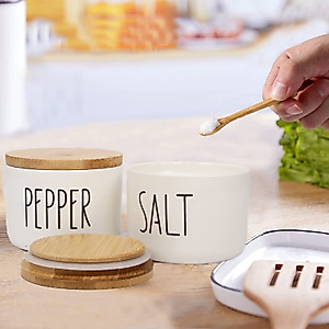 VICUKIE Farmhouse Salt And Pepper Bowls,Stacked Ceramic Salt Cellar With Bamboo Lid, Salt Container With Lid And Spoon, Modern Farmhouse Kitchen Decor, Salt Box, Spice Box (WHITE AND WHITE)