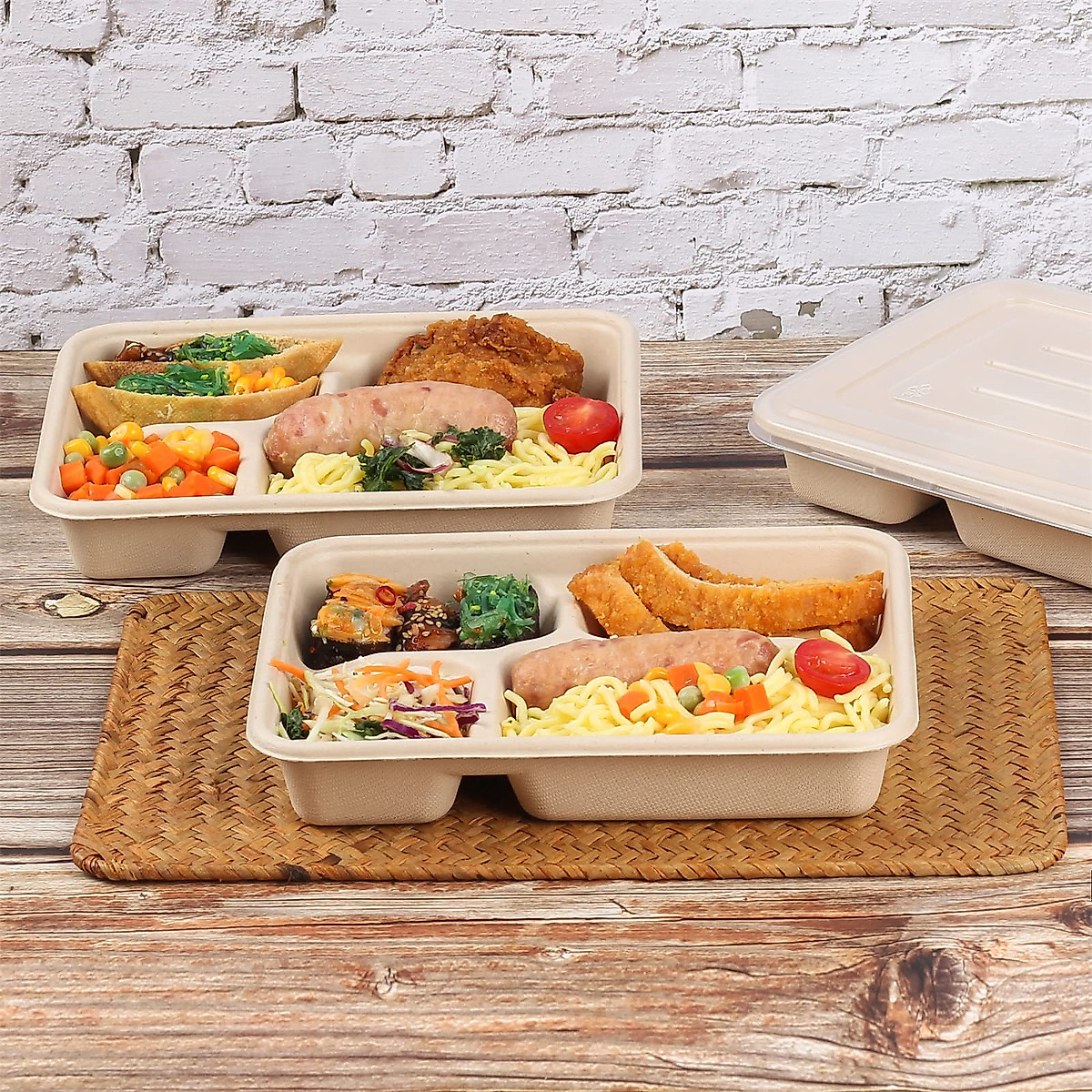 JAYEEY 23 OZ 4 Compartments disposable plates with Lids food container sets kids lunch box bento box Eco-friendly Plant Fibers Microwave & Freezer Safe 50 PACK