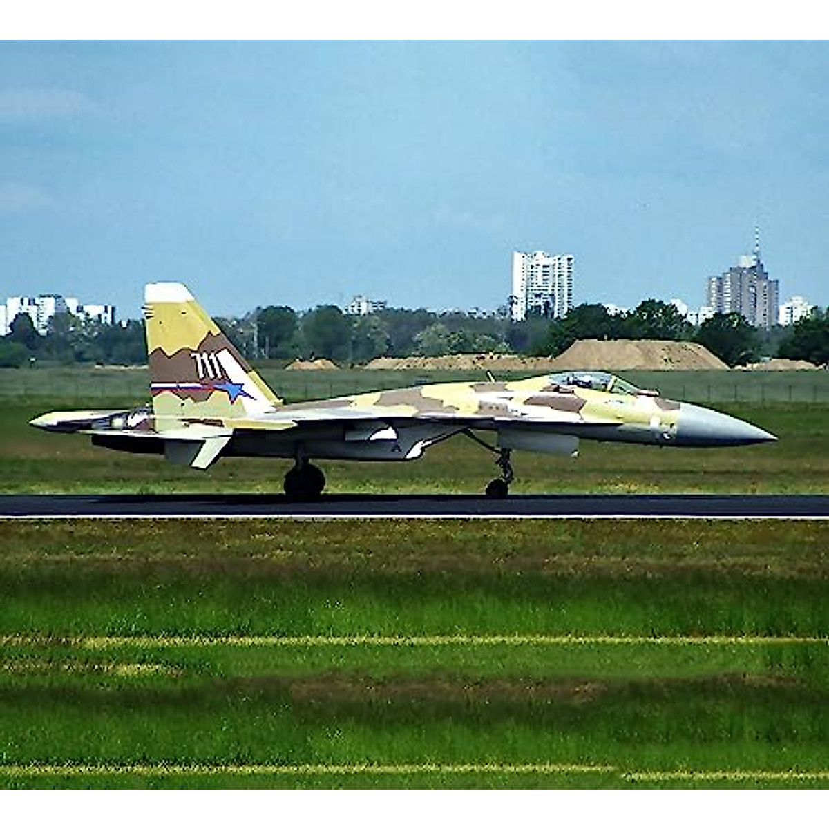FMOCHANGMDP Fighter 3D Puzzles Plastic Model Kits, 1/48 Scale Russian Su-37 Super Flanker Fighter Model, Adult Toys and Gift, 18 x 10.5Inchs