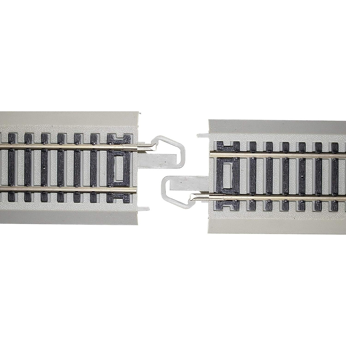 Bachmann Trains - Snap-Fit E-Z TRACK ONE-THIRD SECTION 18” RADIUS CURVED (4/card) - NICKEL SILVER Rail With Gray Roadbed - HO Scale