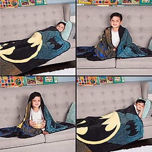 Franco Kids Bedding Super Soft Micro Raschel Throw, 46 in x 60 in, Batman