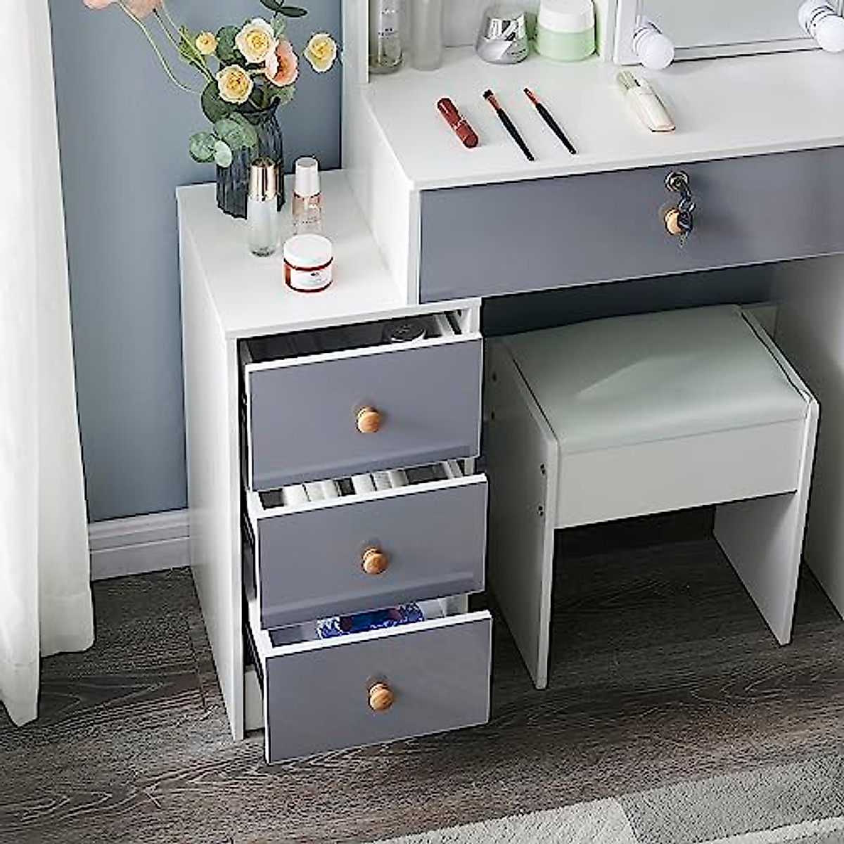 YAMISSI Dressing Table Dresser Desk with Lights, Multifunctional Vanity Table Makeup Desk Set with 3 Drawers, Large Sliding Mirror and Soft Cushioned Stool for Girls and Women.
