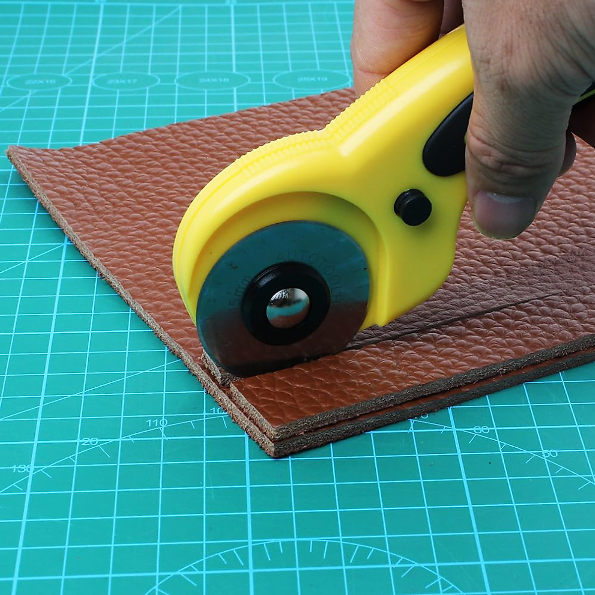 AUTOTOOLHOME 45mm Rotary Cutter Set with 9 Pack Replacement Rotary Blades Skip Rotary Blades Pinking Rotary Blades for Sewing Fabric Leather Quilting Cutter Paper Perforating Tool