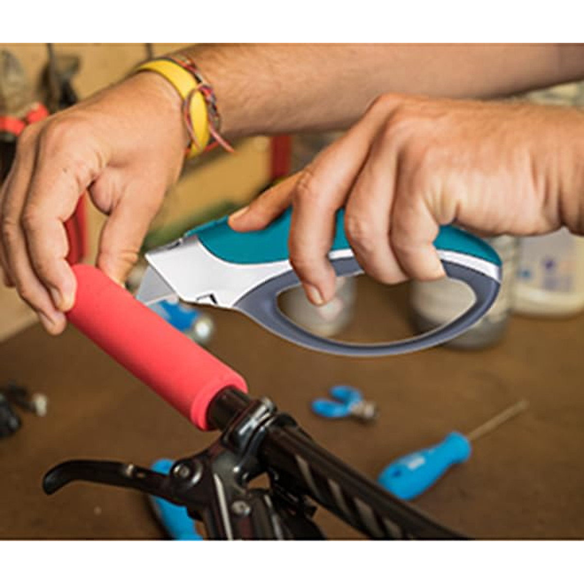 Utility Knife Blades Ten Pack - Box Cutter Blades Refills - 10 Heavy Duty SK5 High Carbon Steel Utility Razor Blade Replacement in Convenient Storage Box - Standard Size - Fits Most Cutters & Knives