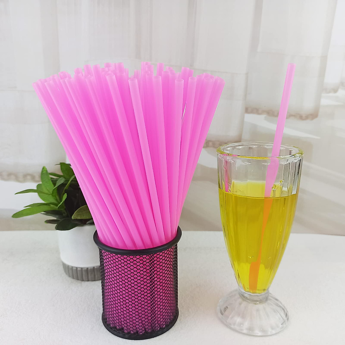 200PCS 10.2 Inches Disposable Decorative Pink Plastic Straws for Birthday Wedding Cocktail Party Supplies (0.23 * 10.2inch) (Pink)