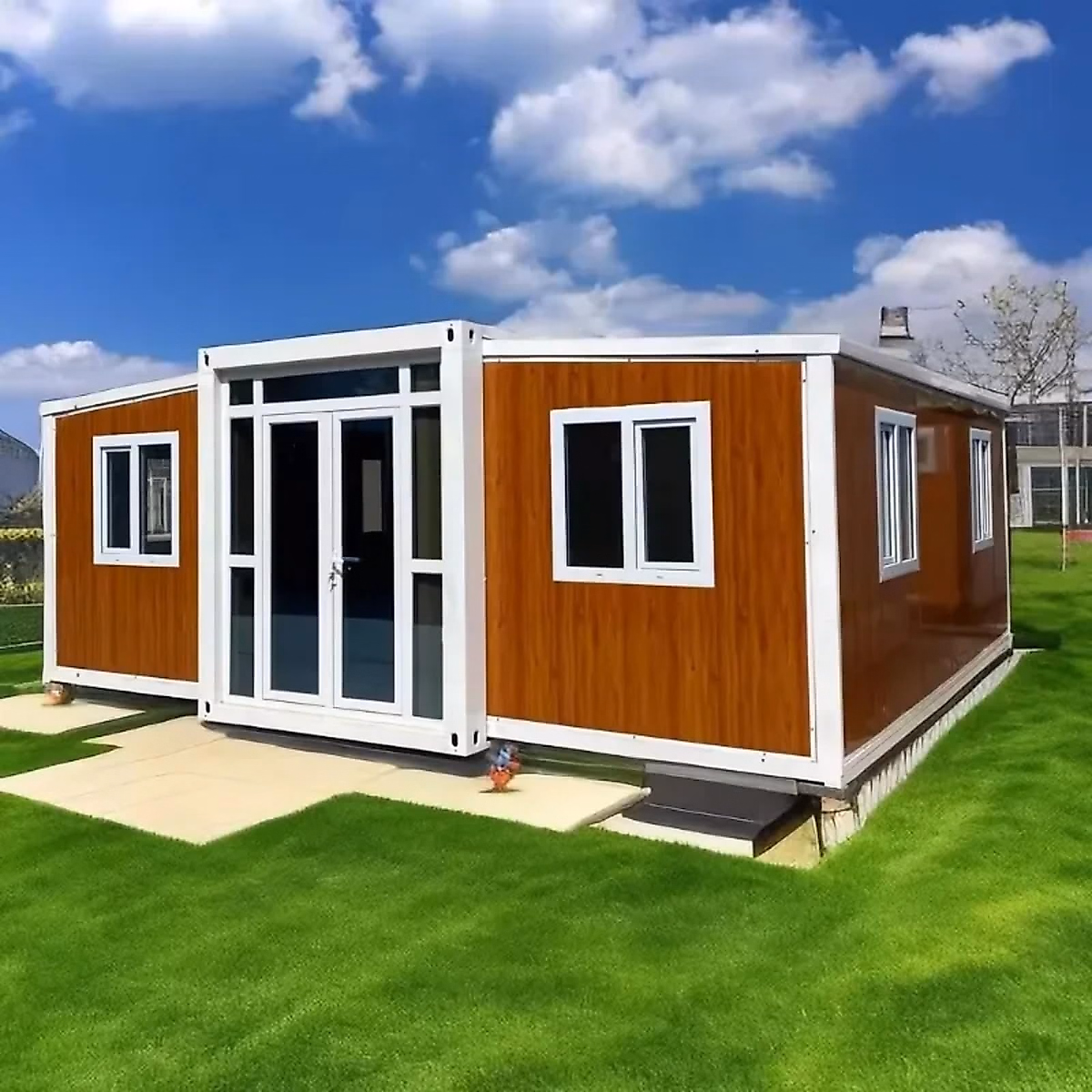 Luxury Expandable Container Home–40ft Prefabricated House with 3 Bedrooms, Kitchen, and Living Room, Ideal for Emergency Housing and Recreational Use