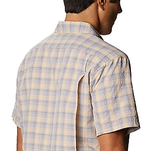 Columbia Men’s Silver Ridge Short Sleeve Seesucker Shirt, Moisture Wicking, Sun Protection, Mocha Gingham Ombre, Medium