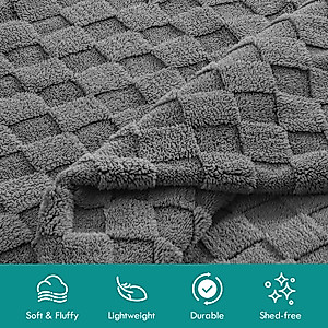 Kaisa Twin Blankets Throw 60"x80", Ultra Soft Cozy Bed Blankets for Couch Sofa Bed, 3D Checkered Blankets for Home Decor, Breathable Warm Lightweight Fall Blankets, Gifts for Girl Woman, Gray