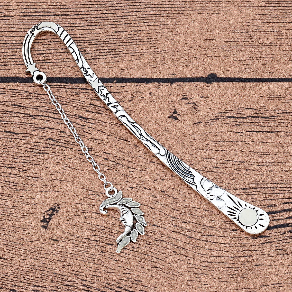 Gzrlyf Sun Moon and Stars Bookmark Glow in The Dark Bookmark Luminous Book Markers Metal Book Lover Gifts (Moon Luminous Bookmark)