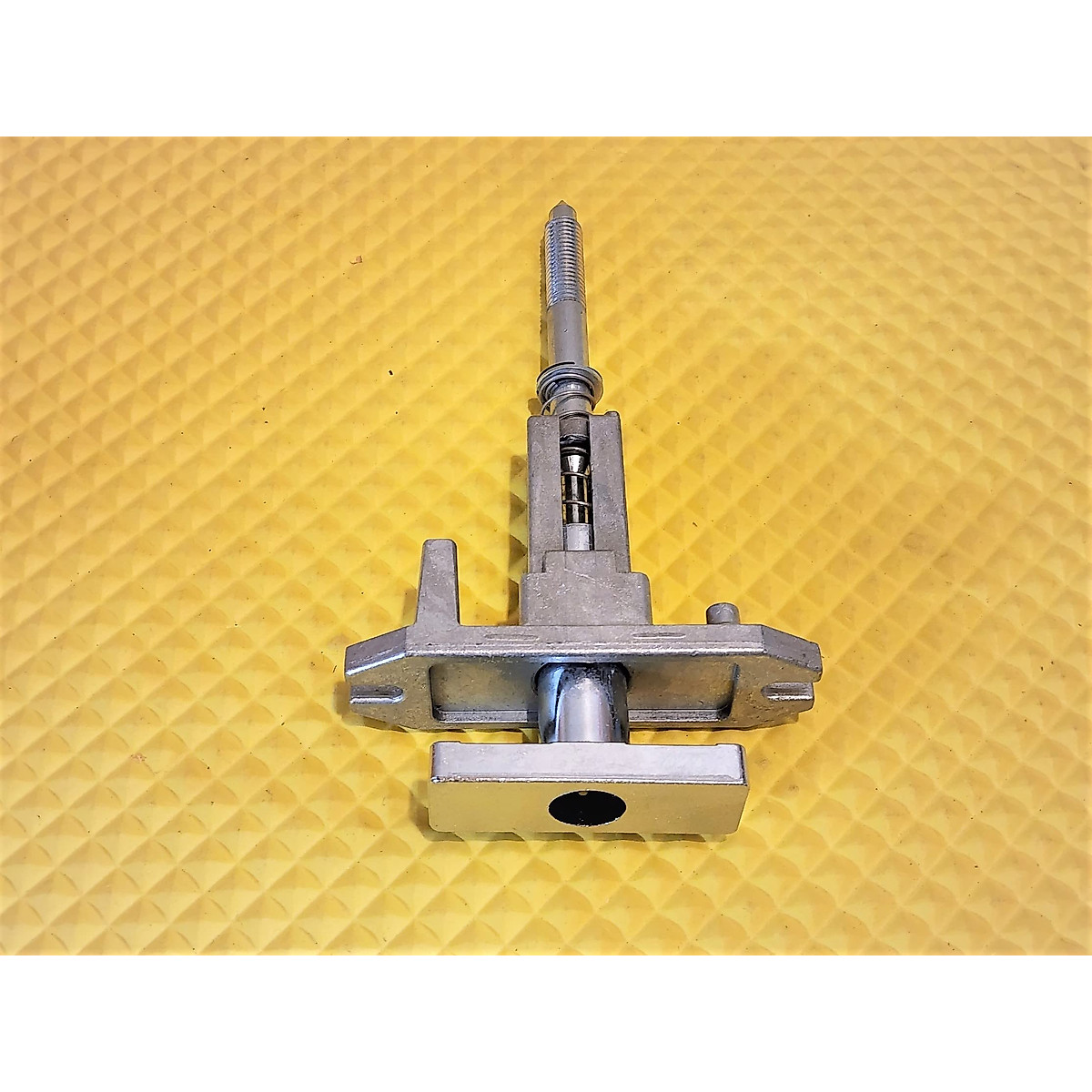 DIXIE NARCO 276E, 501E, 522E, 600E SODA VENDING MACHINE T-HANDLE ASSEMBLY